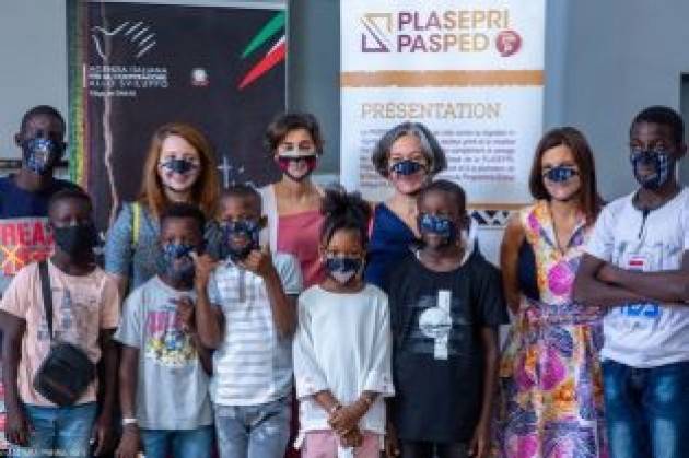 LE MASCHERINE INCLUSIVE DEGLI STILISTI SENEGALESI: LA COOPERAZIONE ...