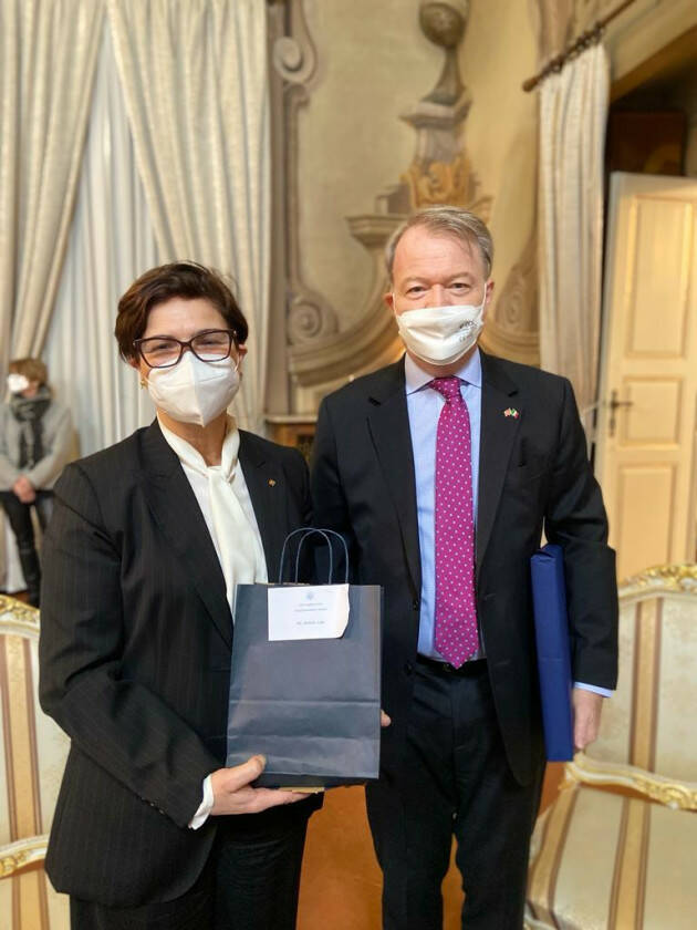 Il console generale degli Stati Uniti a Milano Robert Needham in visita ...