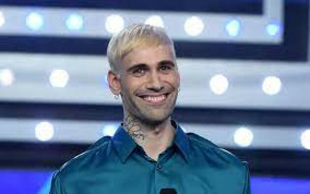 Sanremo 2023 - Mr.Rain con la canzone Supereroi Sanremo 2023 - Mr.Rain con la canzone Supereroi