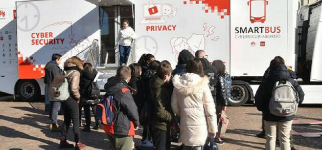 Arriva a Cremona SmartBus, l’iniziativa di Huawei e Parole O_Stili