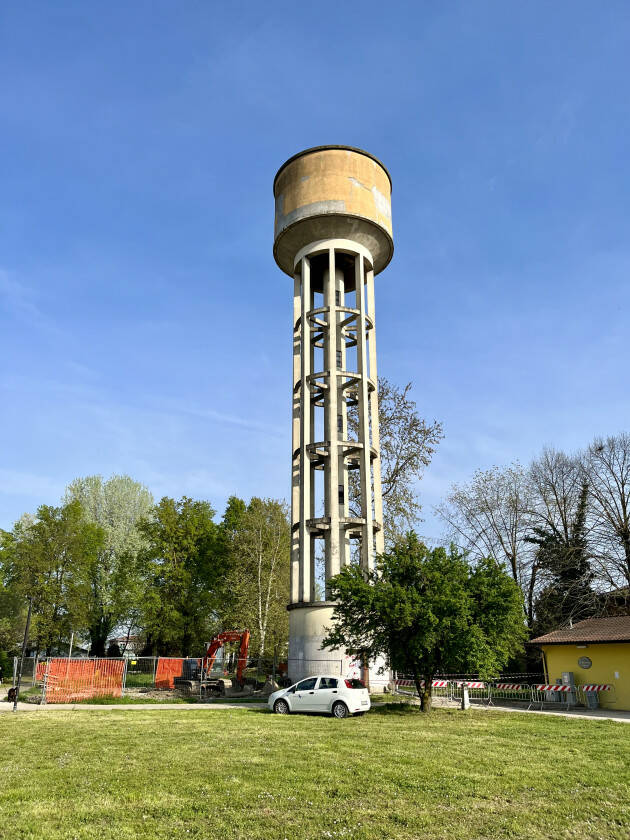 Padania Acque : demolizione della torre dell’acquedotto del comune di ...